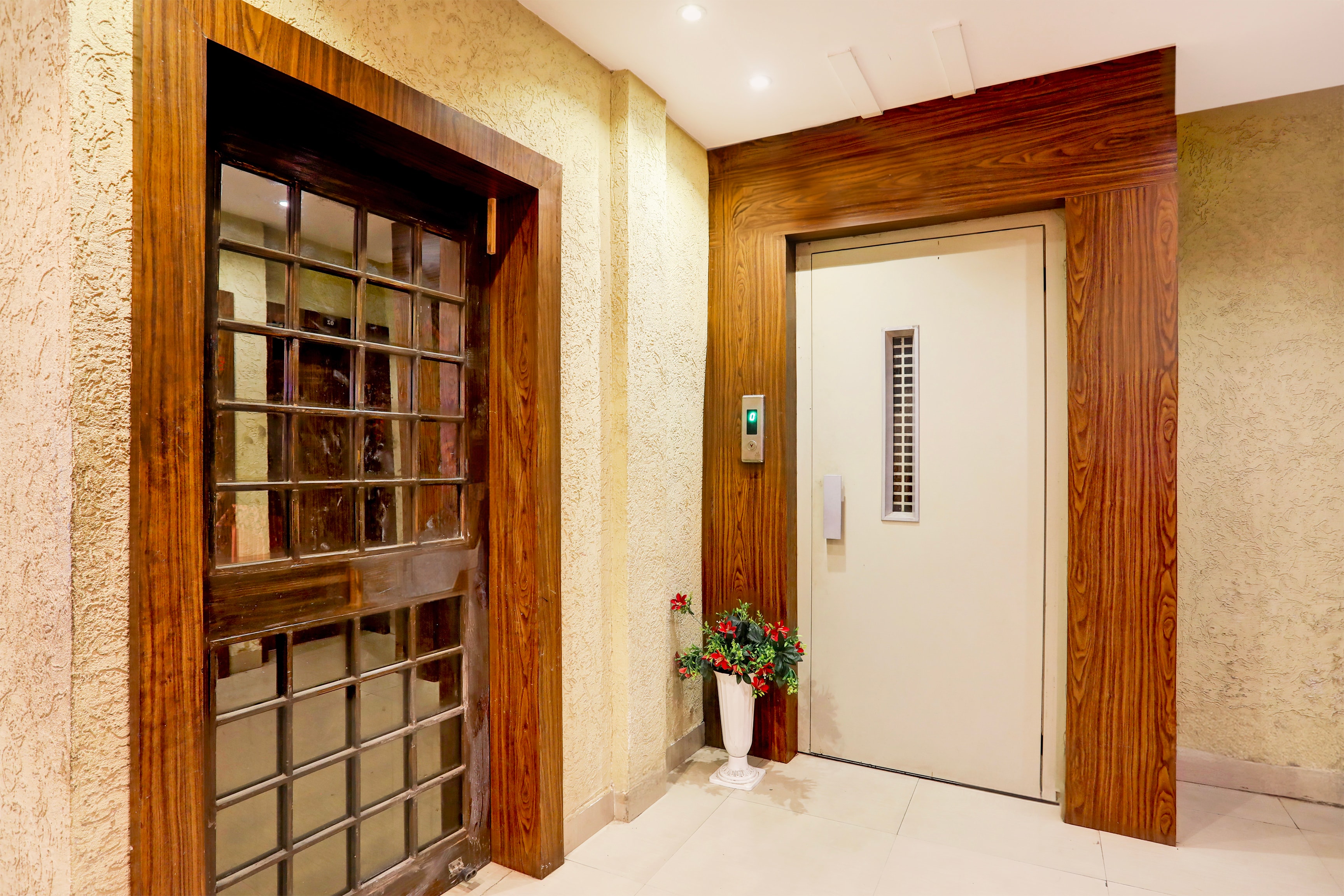 Book Super Hotel O MP Nagar Near Rachna Tower Bhopal | Book @ Rs 1764