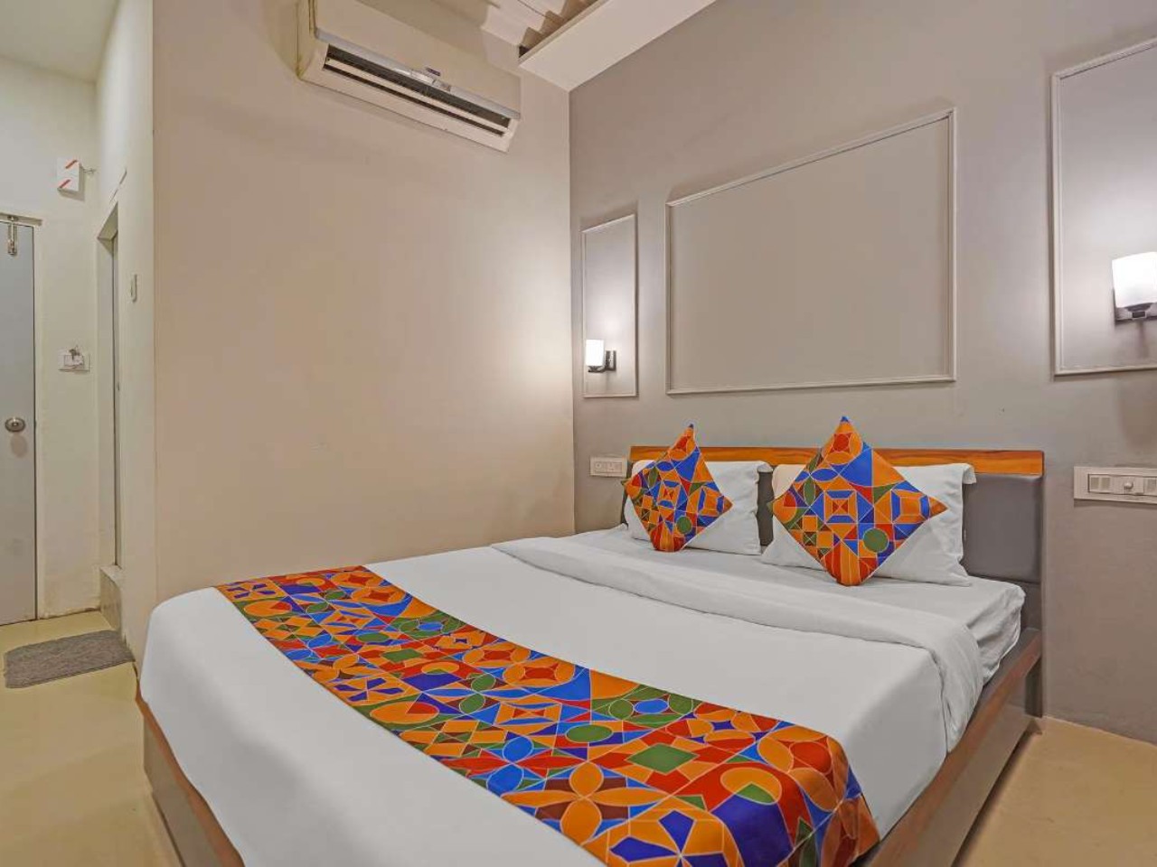 Book Hourly hotels in Vadodara | 24 Hours Check in